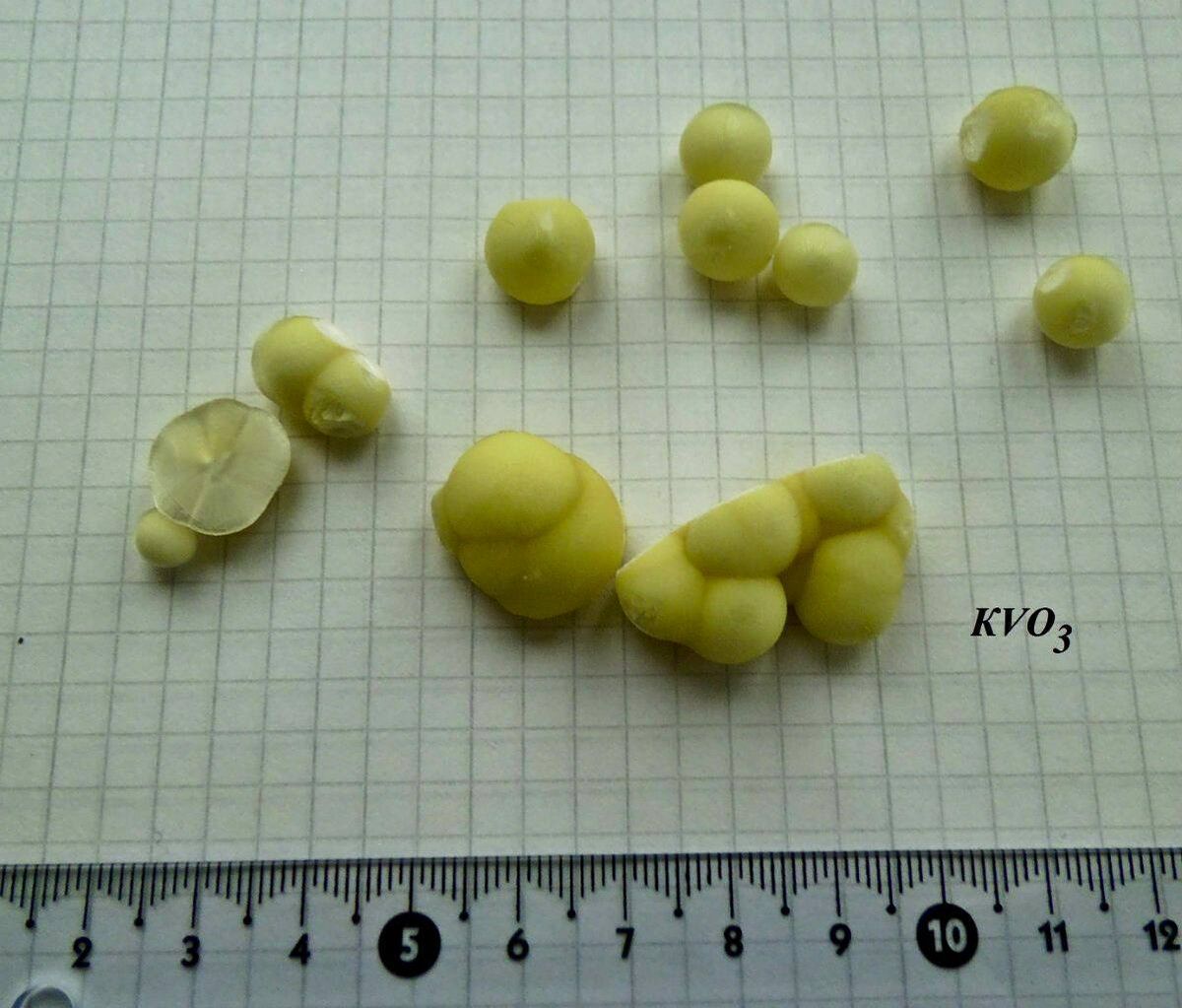 Potassium metavanadate - Crystal growing